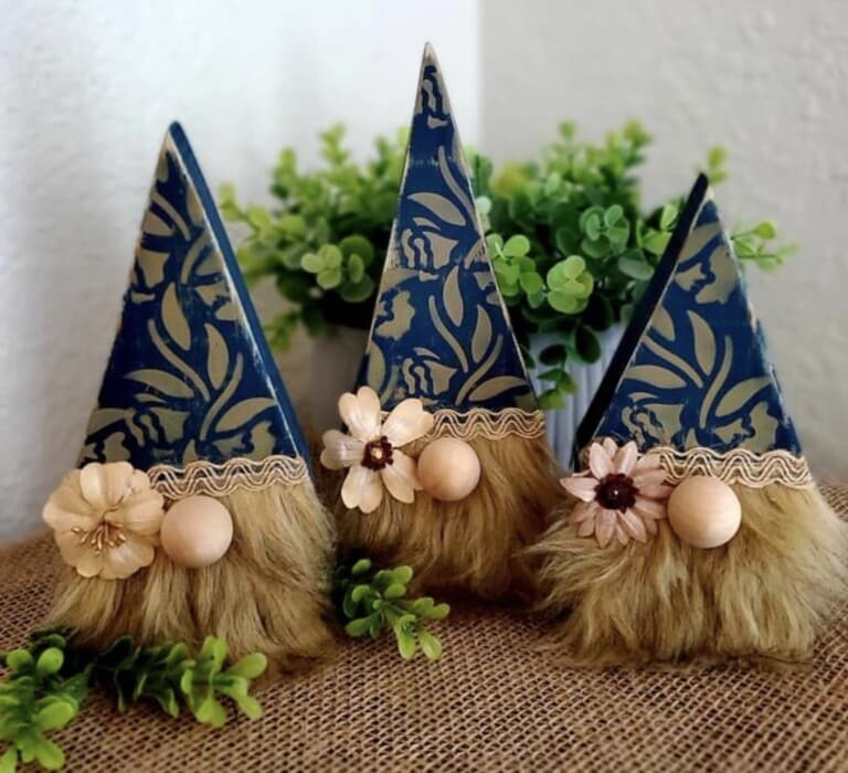 Gnomes De Noël Avec Des Triangles En Bois : Créations Festives Et ...